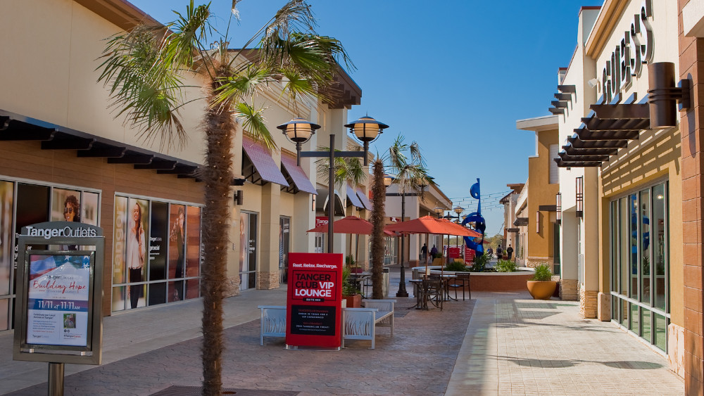 Tanger Outlets - Fort Worth - Retail